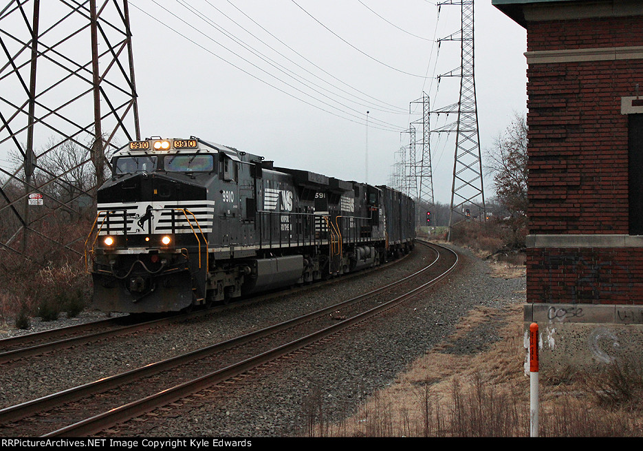 NS C40-9W #9910 on 64J